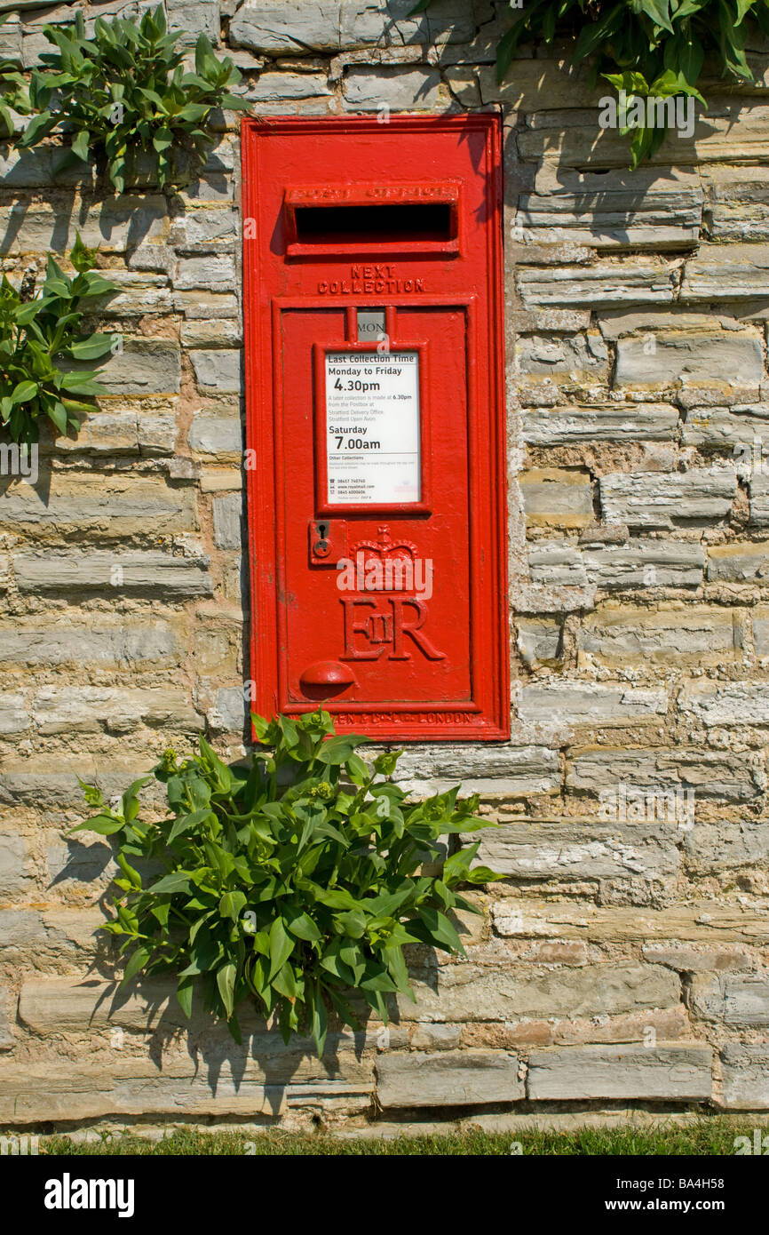 Postbox countryside hi-res stock photography and images - Alamy