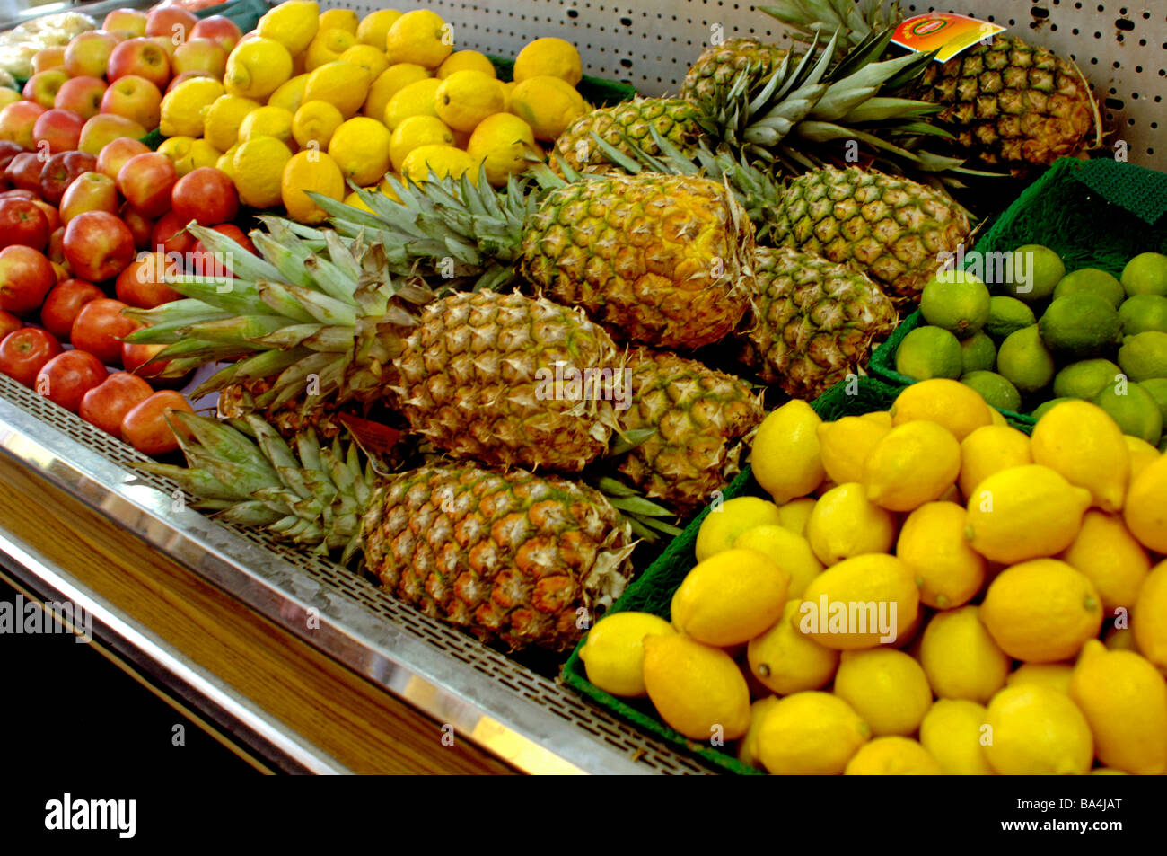 Small town neighborhood grocery store hi-res stock photography and ...
