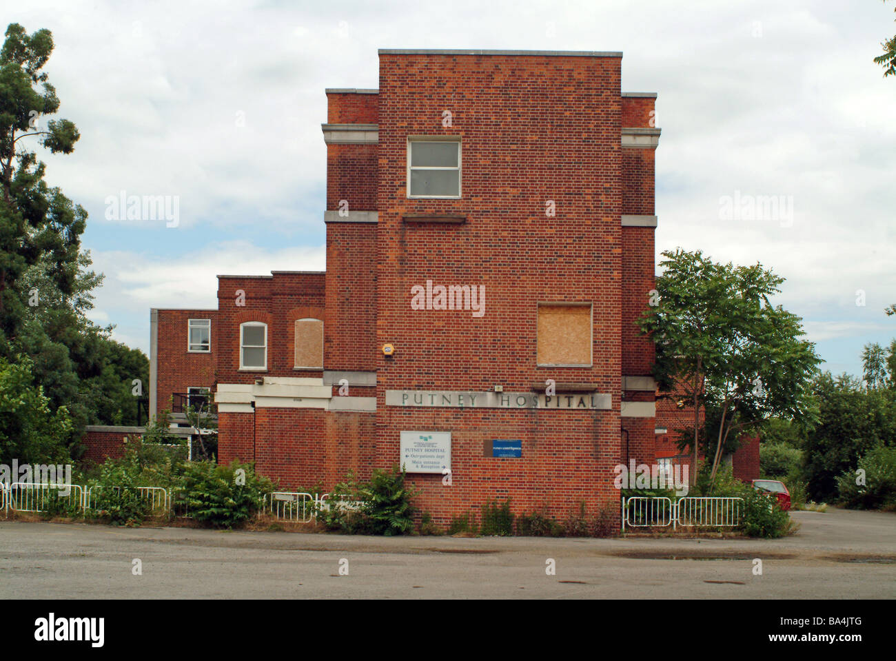 Putney hospital hi-res stock photography and images - Alamy
