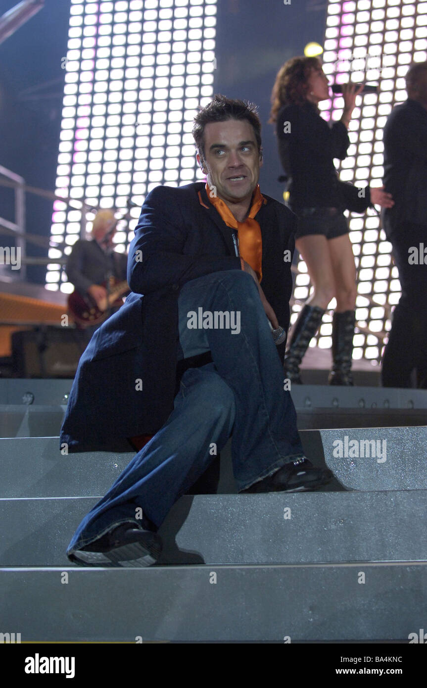 Robbie williams in concert roundhay hi-res stock photography and images ...