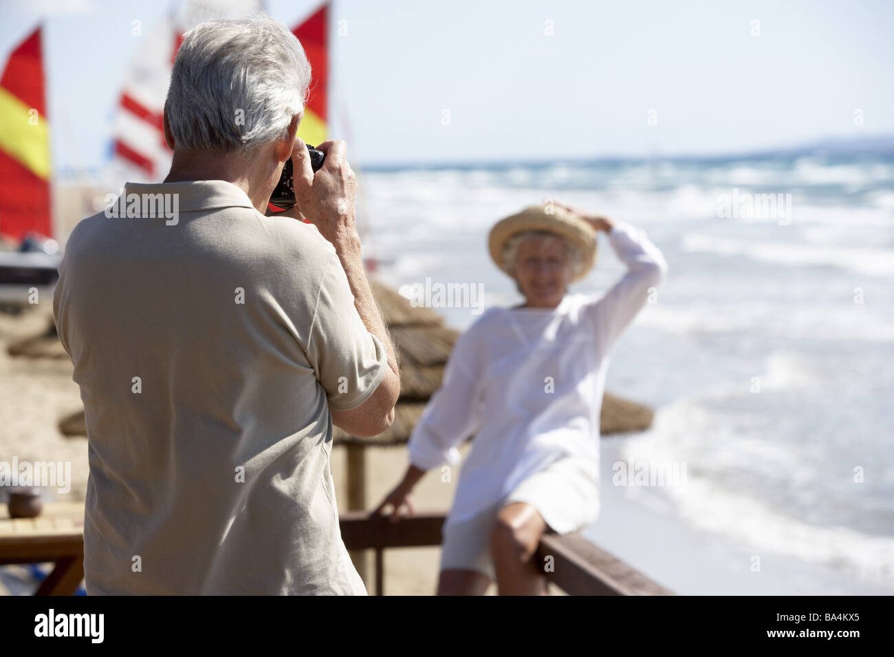 Beach senior-pair photographs mutually detail series people seniors ...