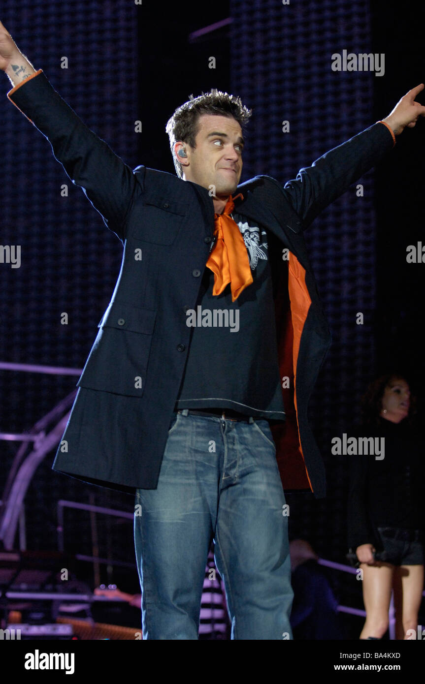 Robbie Williams in concert; Roundhay Park, Leeds Stock Photo - Alamy