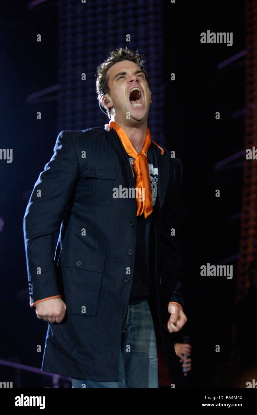 Roundhay park leeds robbie williams hi-res stock photography and images ...
