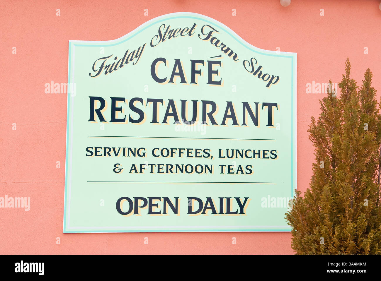 Cafe restaurant sign hi-res stock photography and images - Alamy
