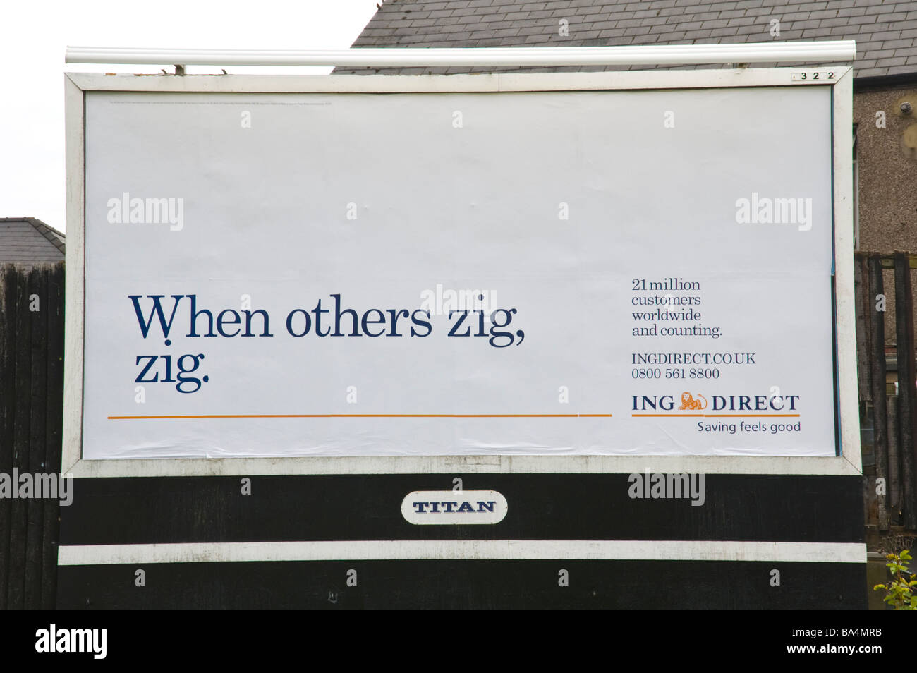 Advertising hoarding uk hi-res stock photography and images - Alamy