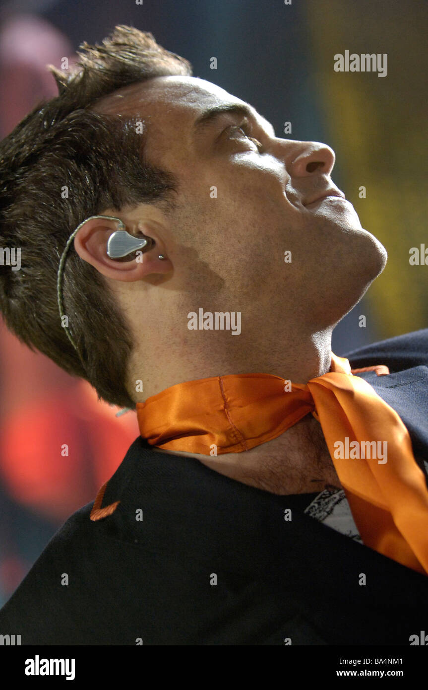 Robbie Williams in concert; Roundhay Park, Leeds Stock Photo - Alamy