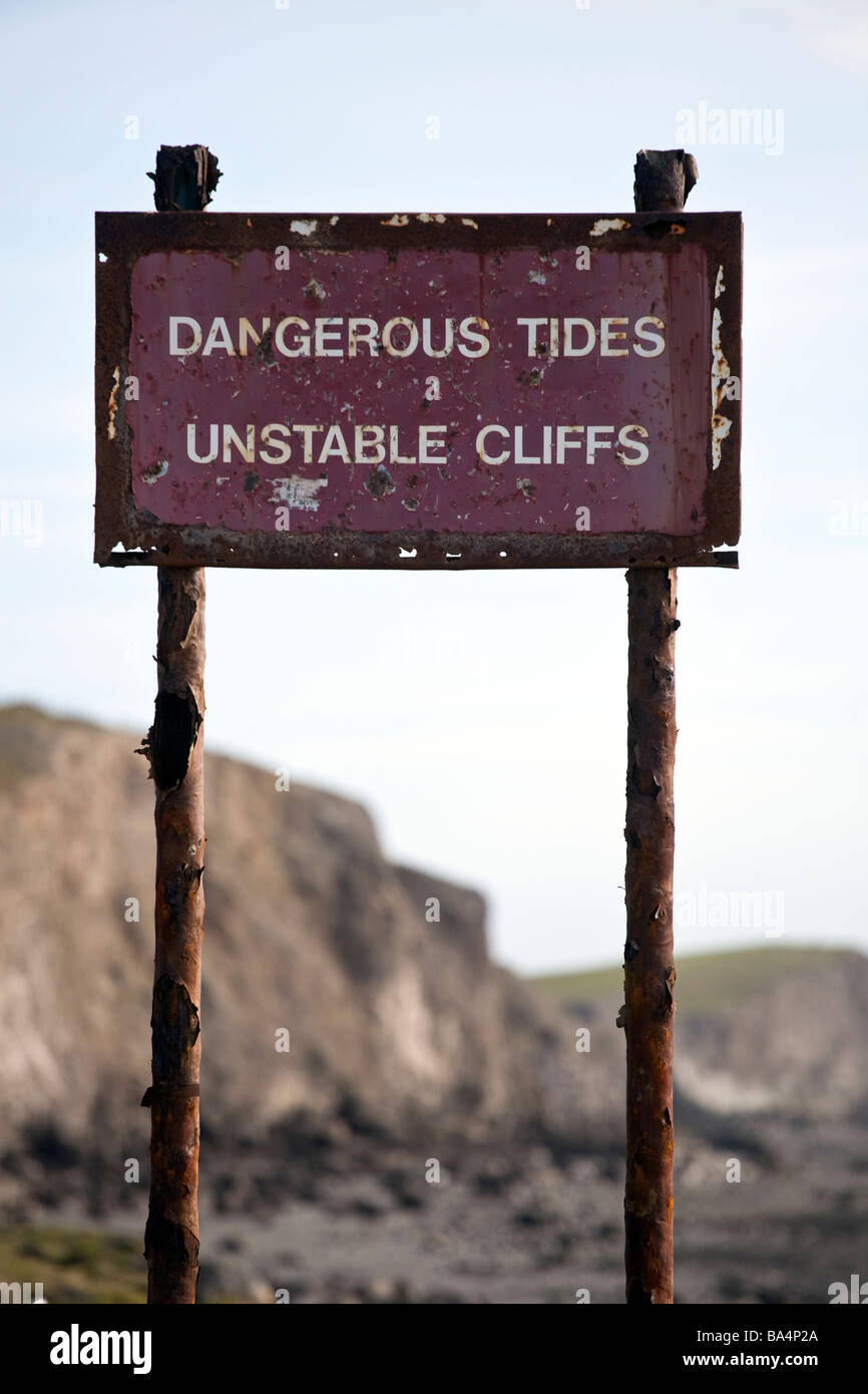 Danger warning sign coastal erosion hi-res stock photography and images ...