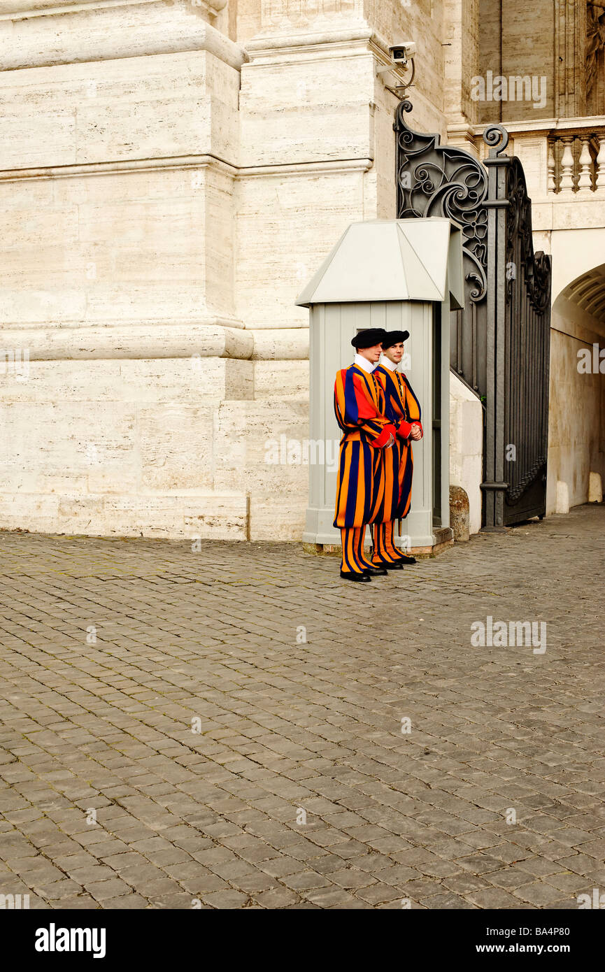 Gate guards hi-res stock photography and images - Alamy