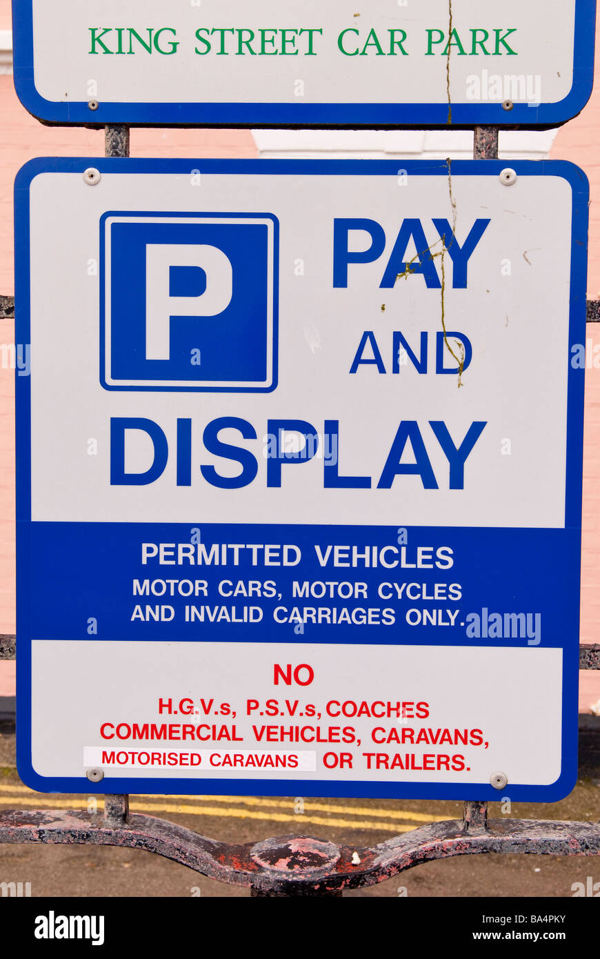 A sign at a uk car park for pay & display Stock Photo - Alamy