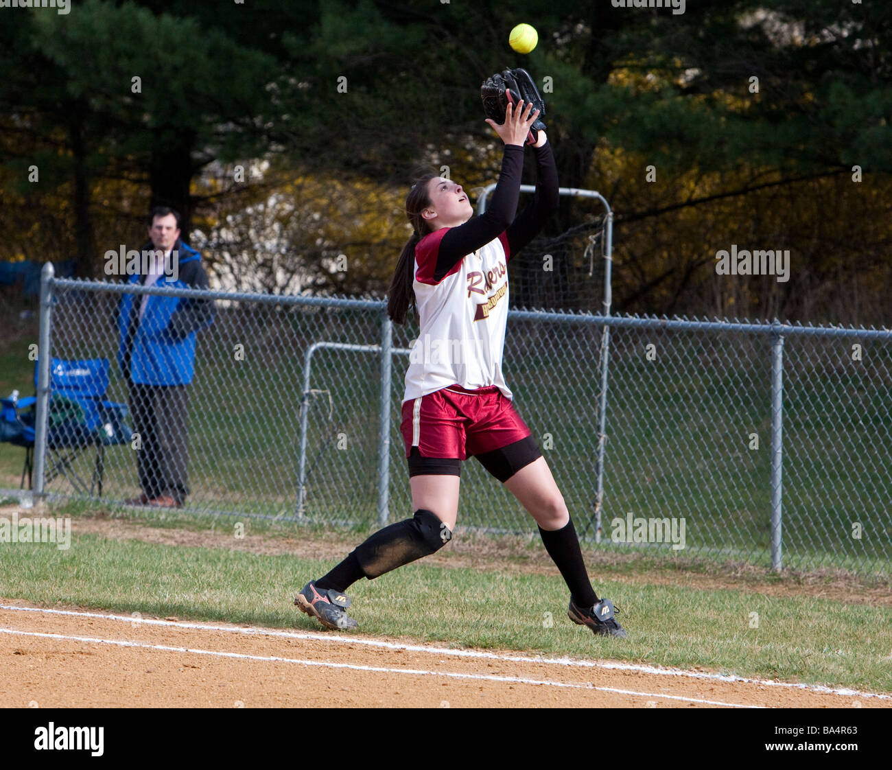 Catching ball softball hi-res stock photography and images - Alamy
