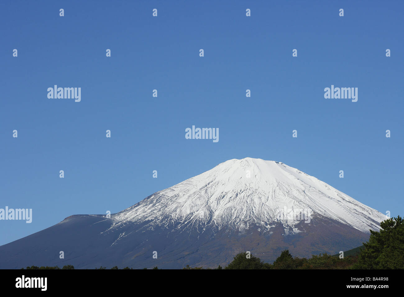 Snow Capped Mount Fuji Stock Photo - Alamy