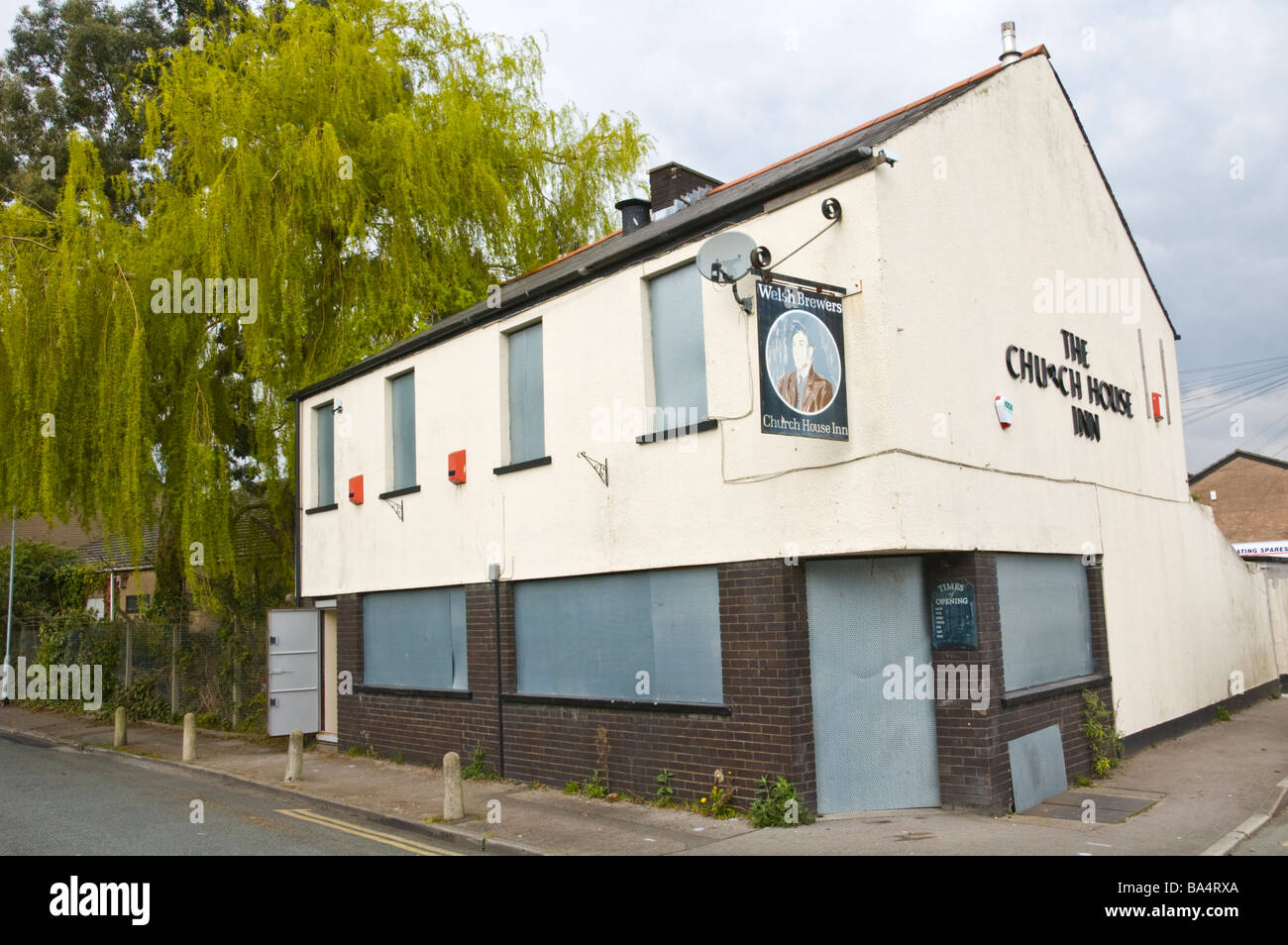 Boarded up pub Church House Inn birthplace in 1871 of poet WH Davies ...