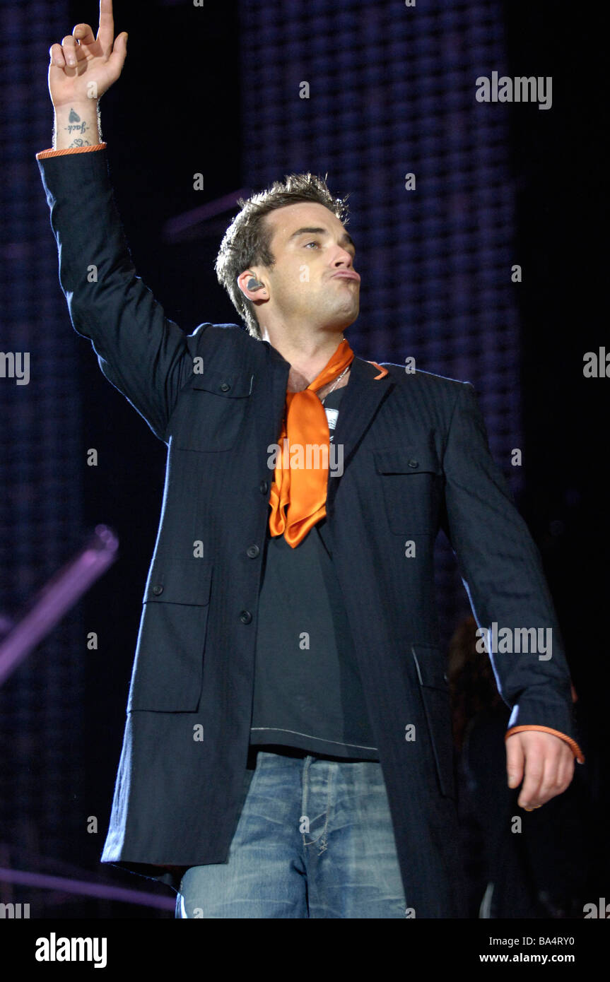 Robbie Williams in concert; Roundhay Park, Leeds Stock Photo - Alamy