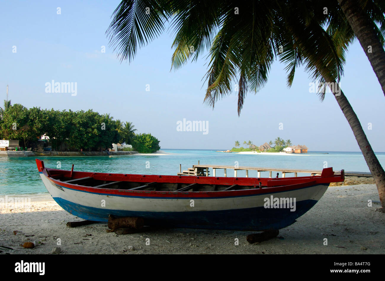 boat in island Stock Photo - Alamy