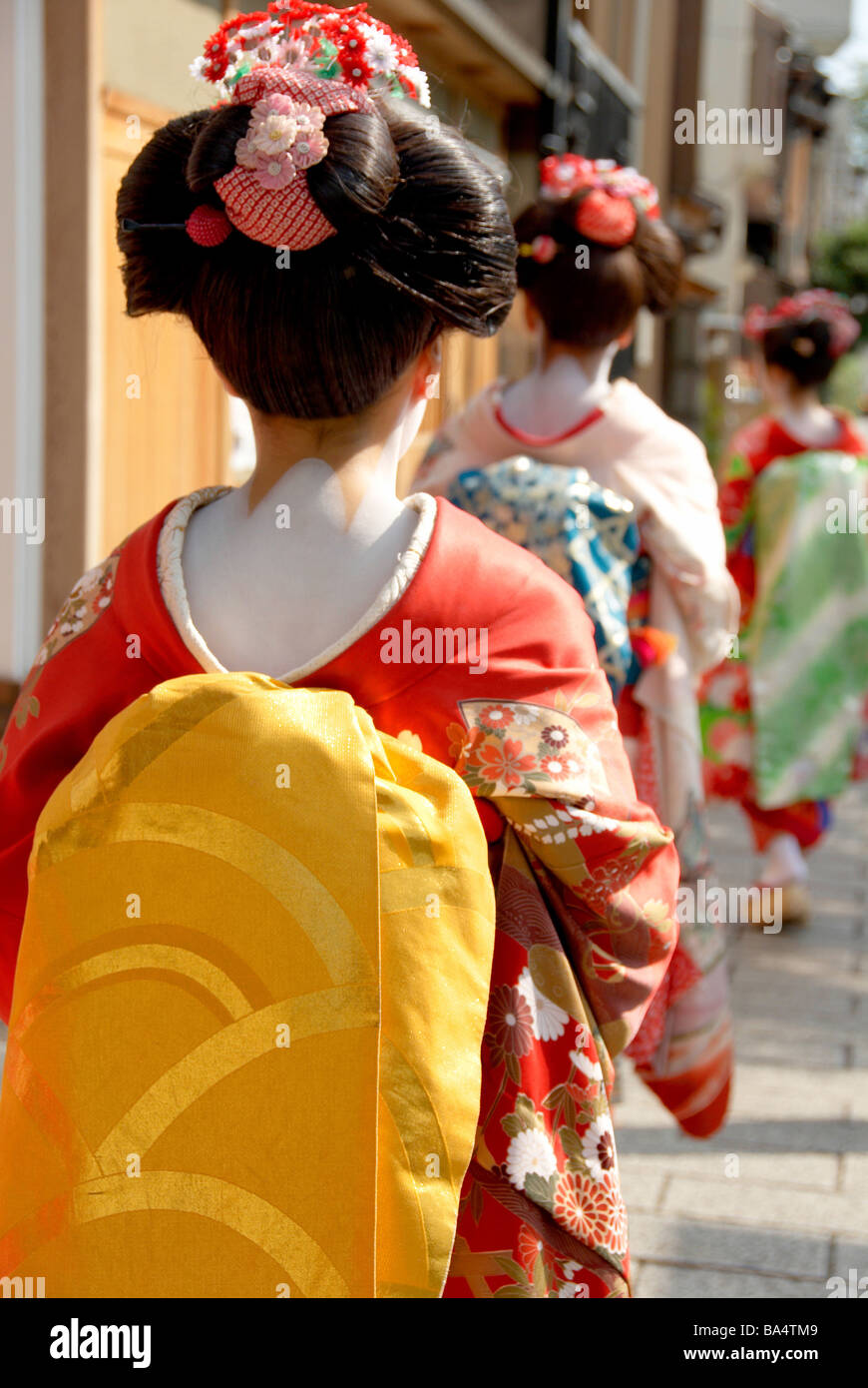 Geisha back view obi sash hi-res stock photography and images - Alamy