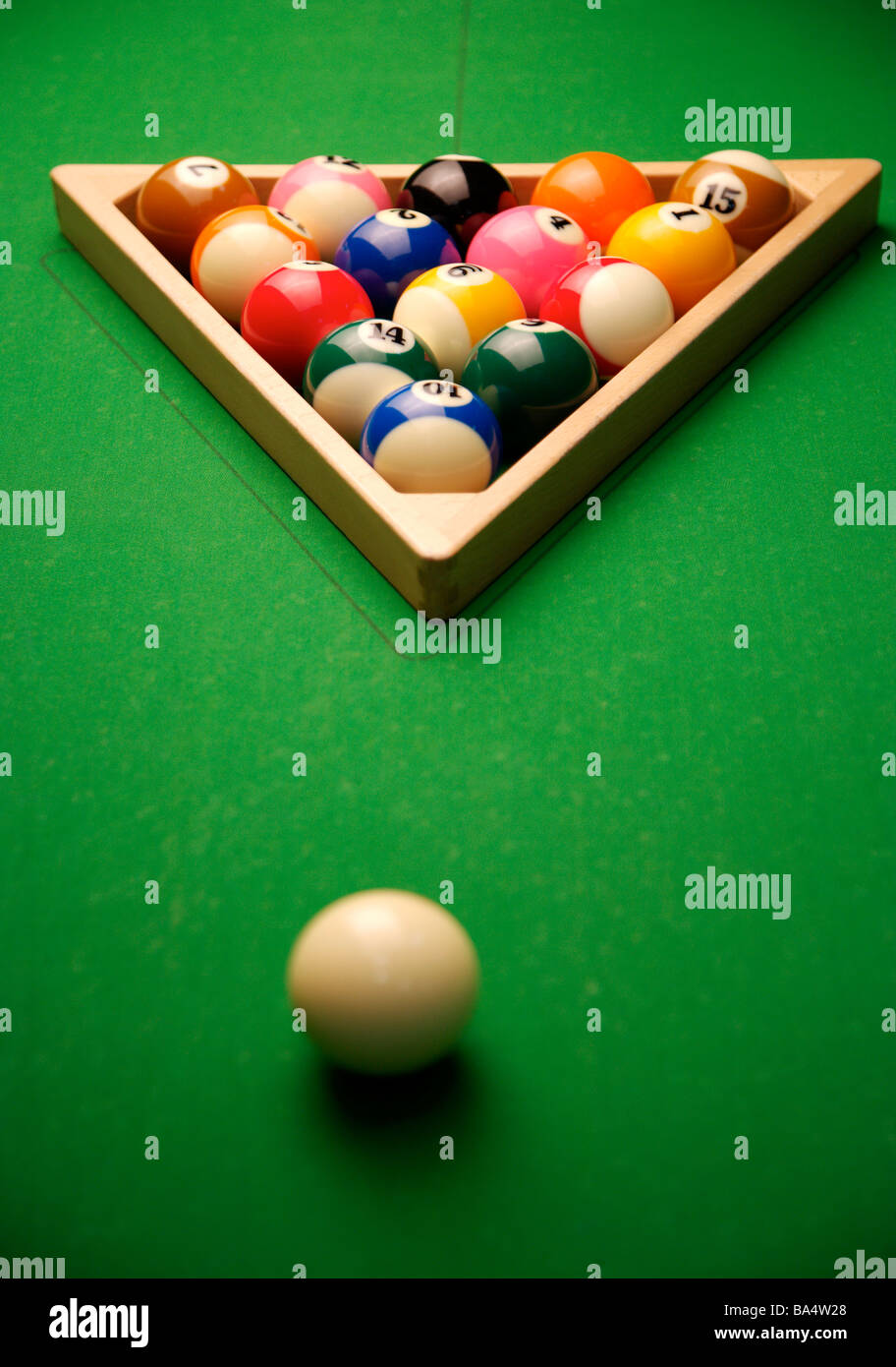 Racked pool balls hi-res stock photography and images - Alamy