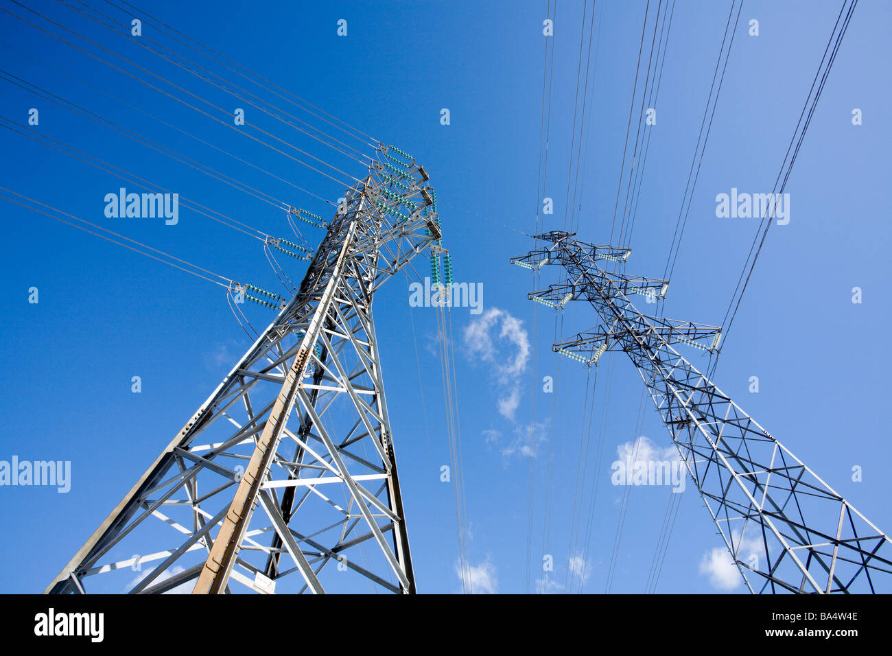 Horizontal power lines hi-res stock photography and images - Alamy