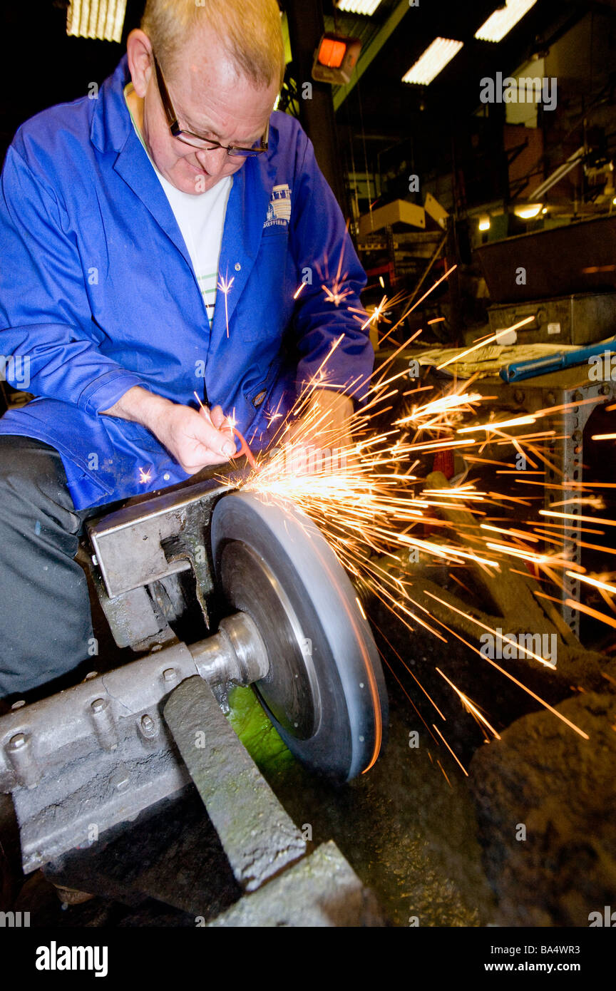 Scissors grinding hi-res stock photography and images - Alamy