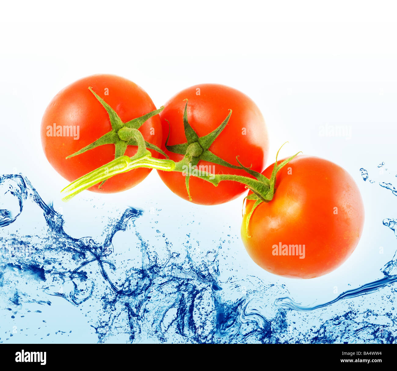Fresh tomato jumping into water with a splash Stock Photo - Alamy