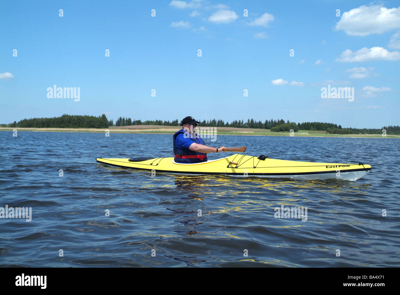 Male kayaking hi-res stock photography and images - Alamy