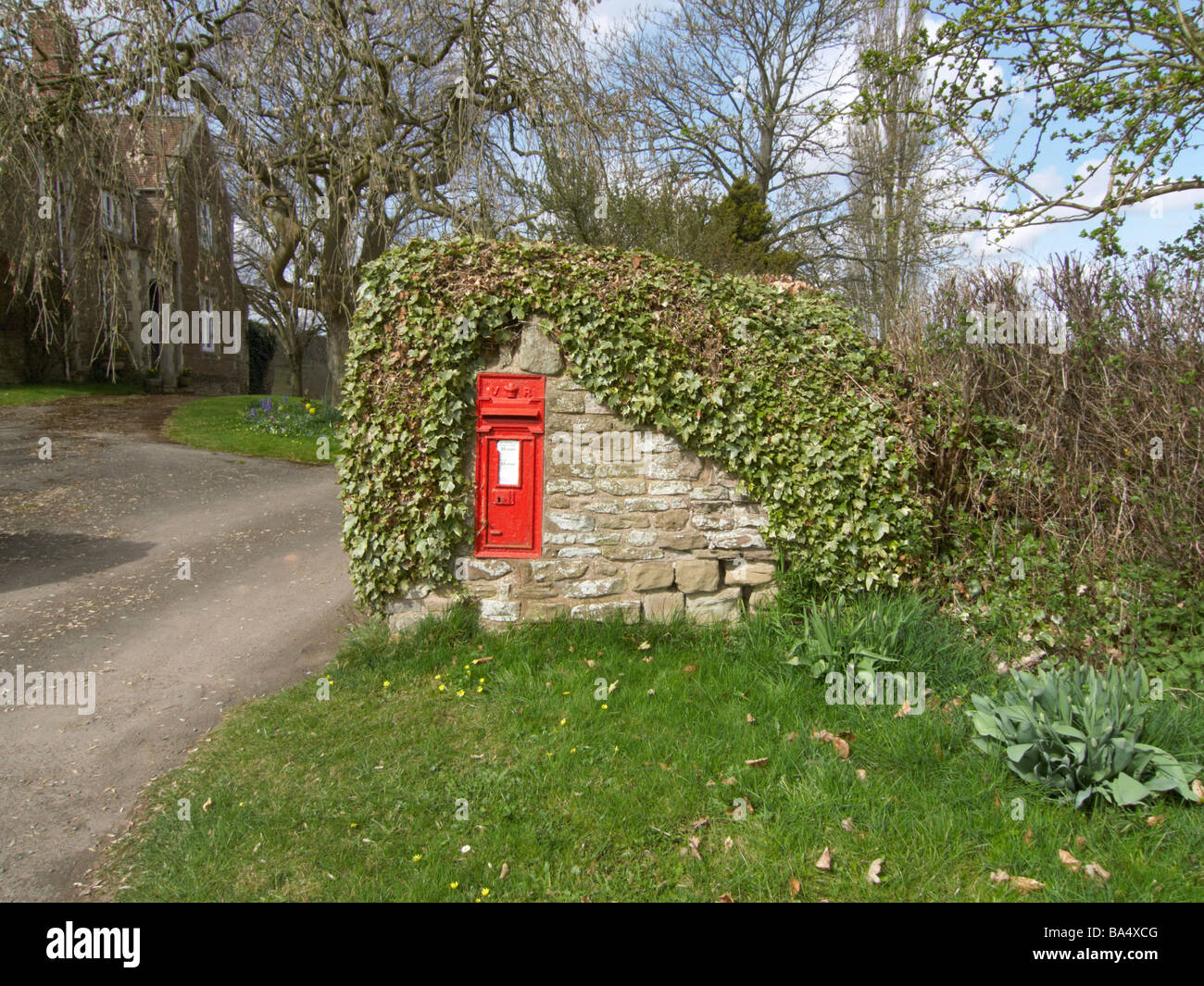 Rural post box hi-res stock photography and images - Alamy