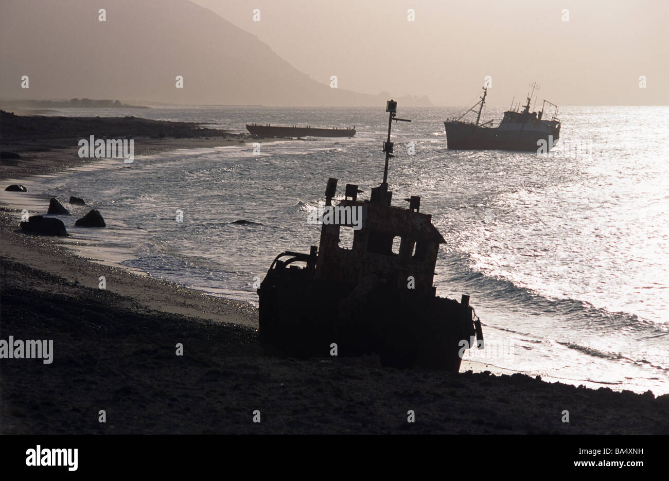 Ships shipwreck shipwrecks hi-res stock photography and images - Alamy