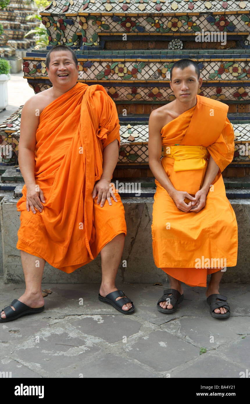 Laughing thai monks hi-res stock photography and images - Alamy