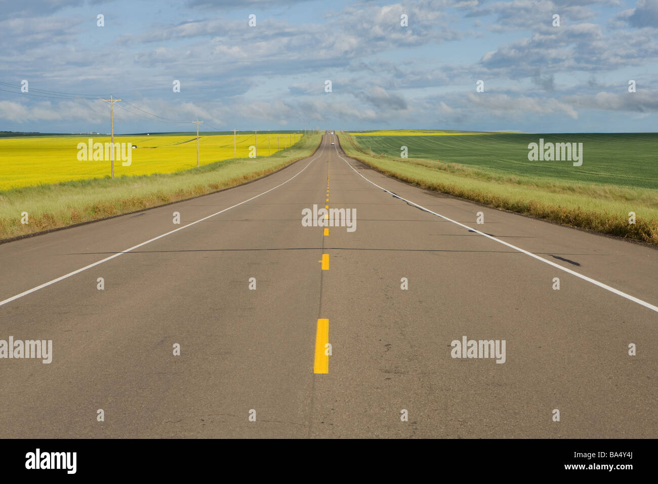 Straight road between two hi-res stock photography and images - Alamy