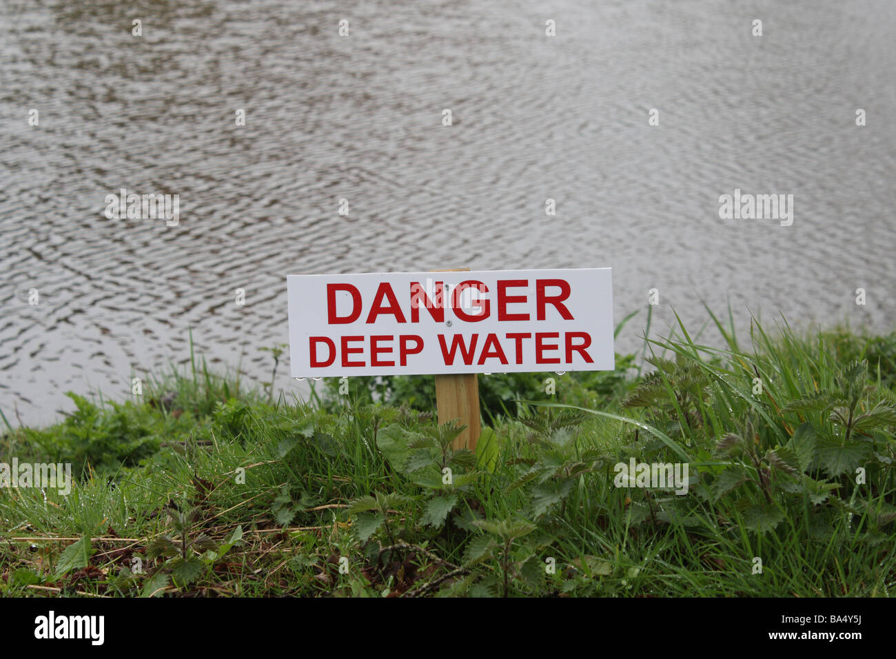 Pond danger deep water warning hi-res stock photography and images - Alamy
