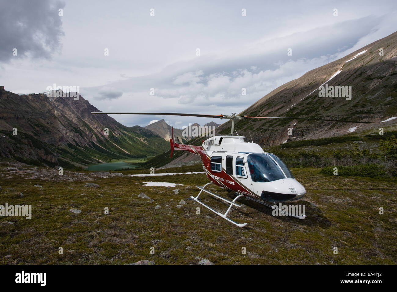Helicopter flying mountain range hi-res stock photography and images ...