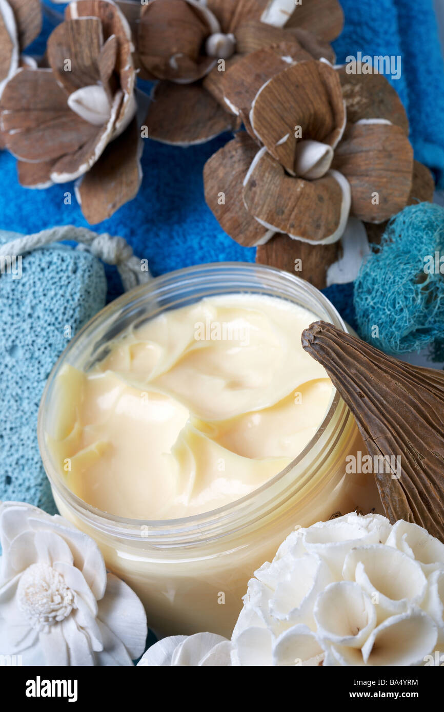 Cream and blue flowers hi-res stock photography and images - Alamy