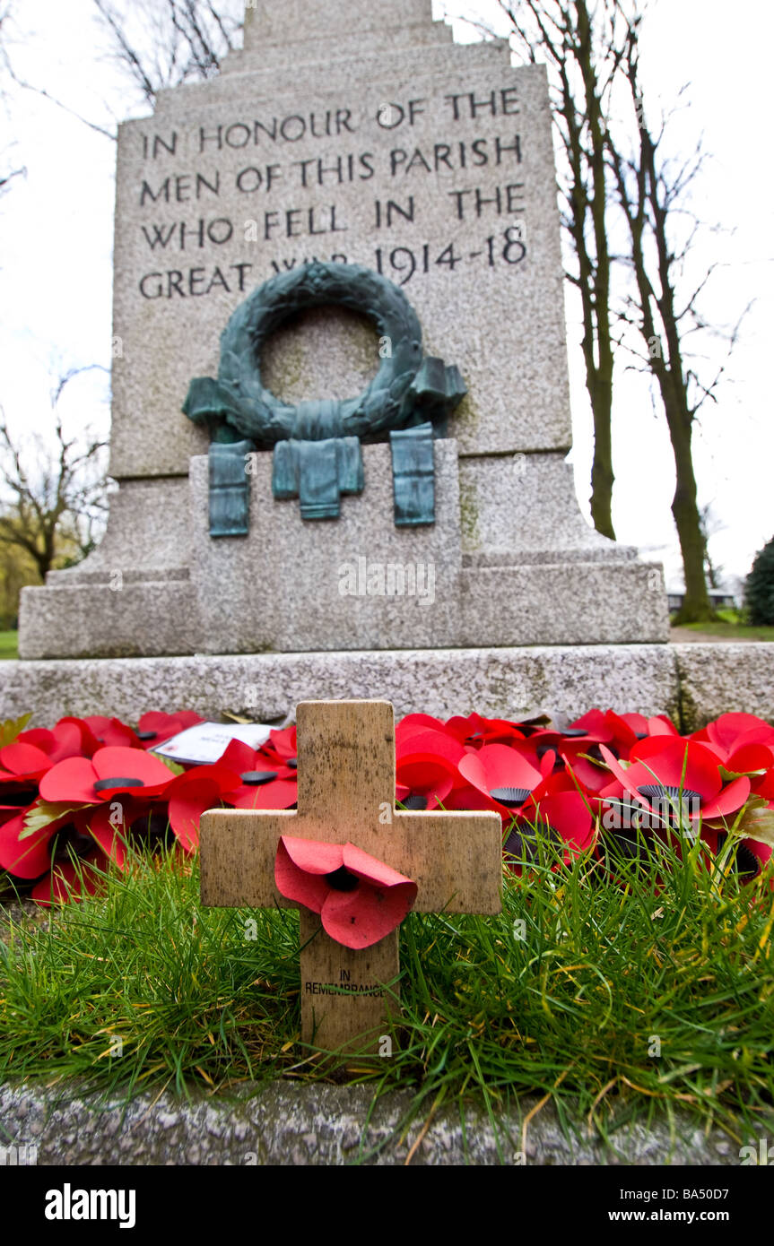 Poppies laid war memorial hi-res stock photography and images - Alamy