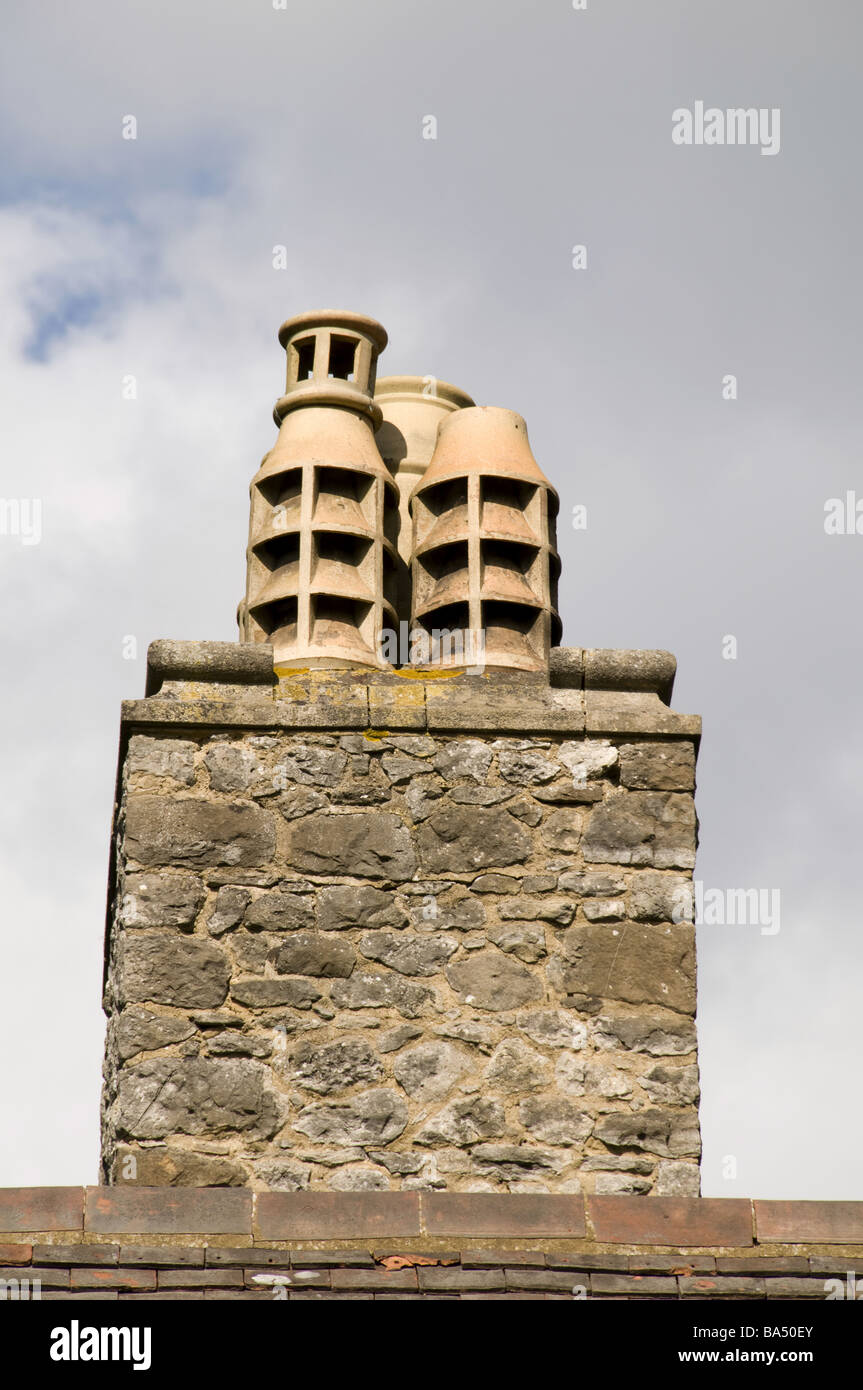 Old chimney pots on house hi-res stock photography and images - Alamy