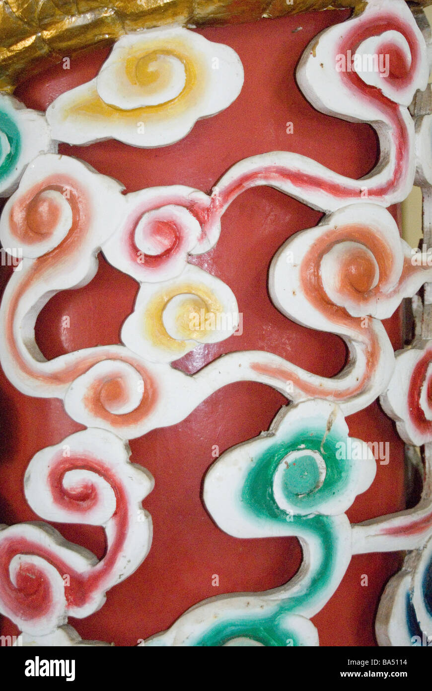 Close up of decorated pillar in the Puu Jih Shih Buddhist Temple ...