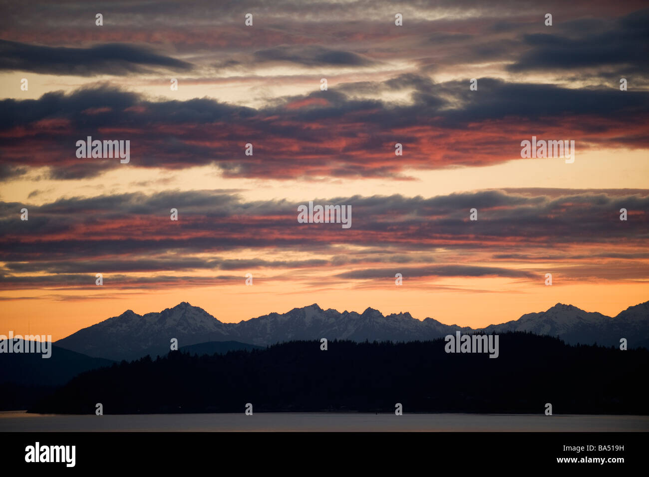 Olympic Mountains sunset seen from Seattle Washington Stock Photo - Alamy