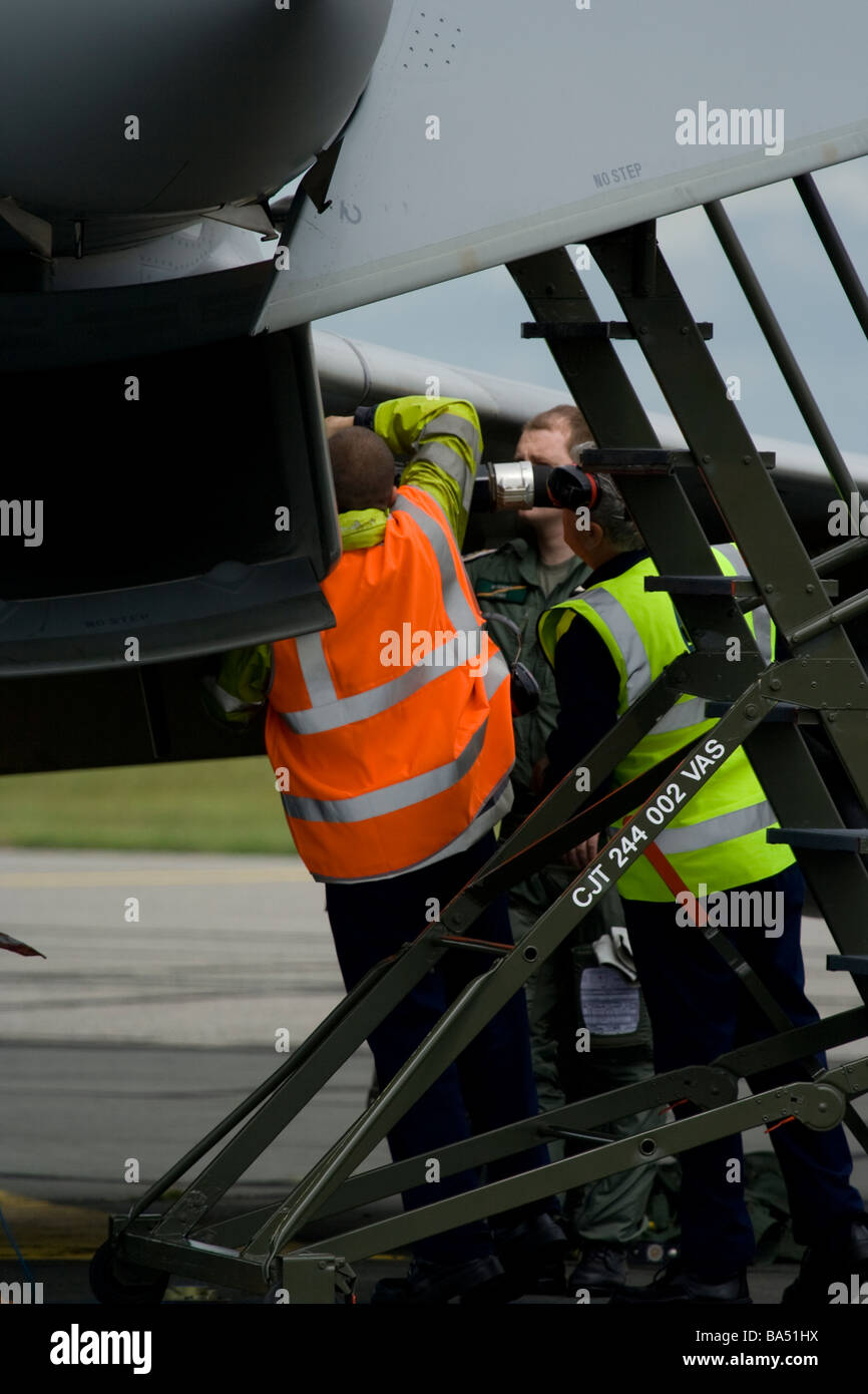 RAF Typhoon refueling Stock Photo - Alamy
