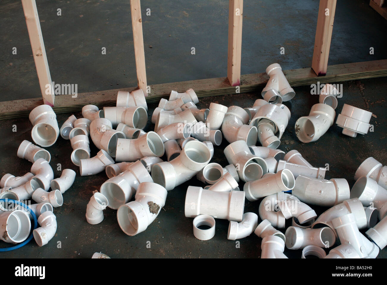 Plastic pipe components hi-res stock photography and images - Alamy