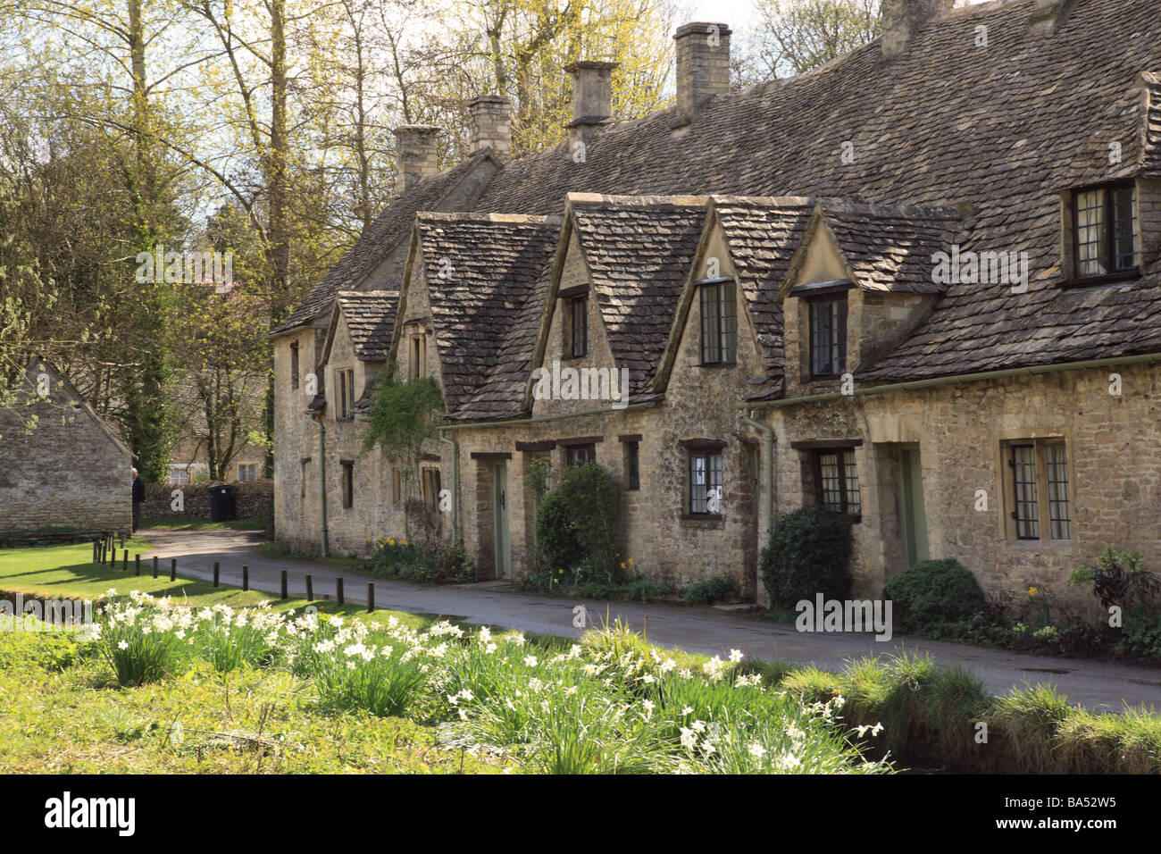 Terraced cottages in Arlington Row, Bibury, Cotswolds, Gloucestershire ...