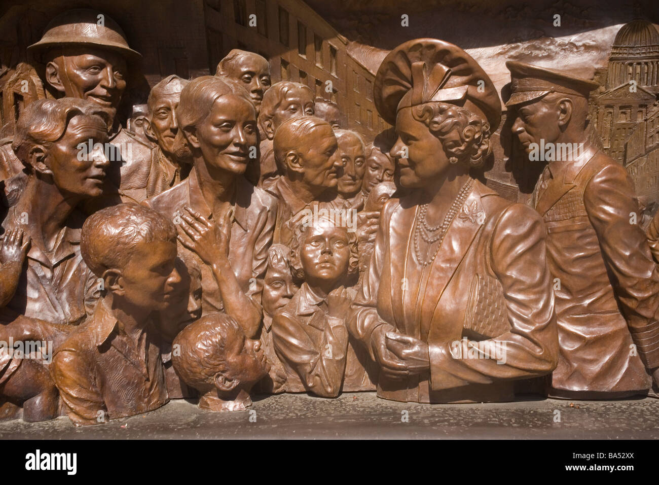 England London Queen Mother memorial in the Mall Stock Photo - Alamy