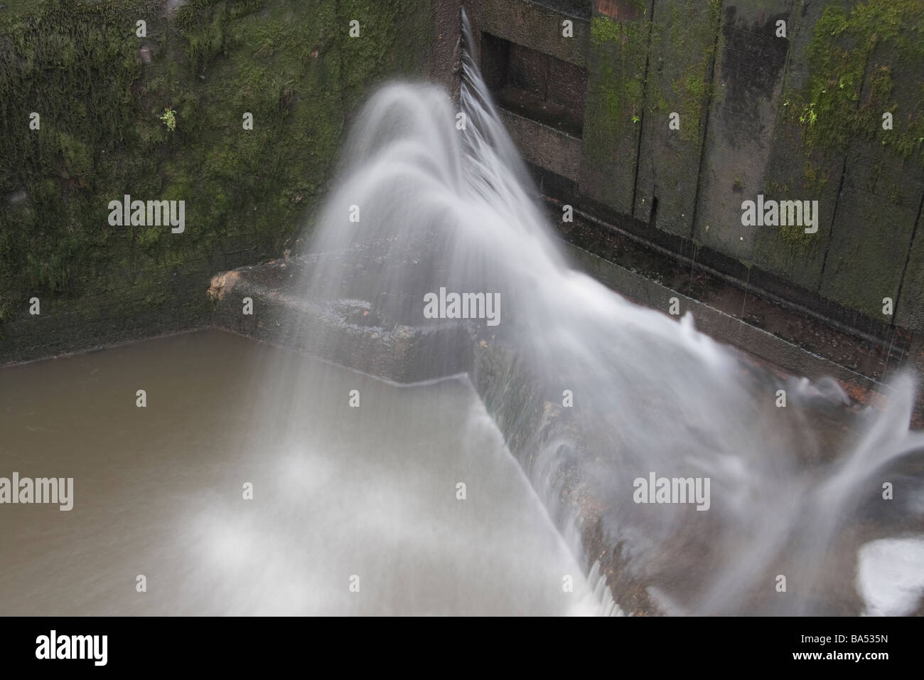 Slow shutter speed water Lock leaking lock splash White Wood Stock ...