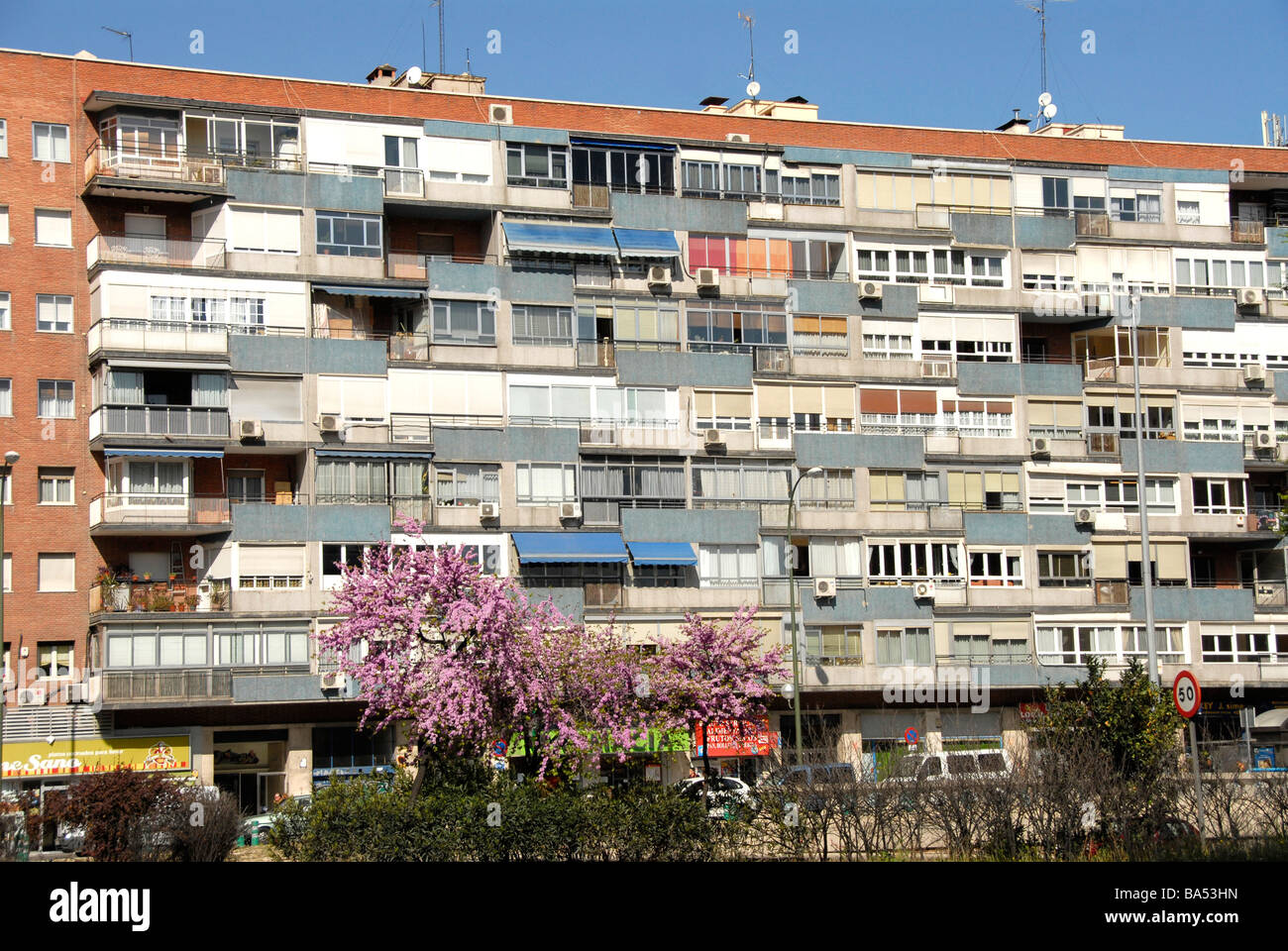 Spain madrid apartment building exterior hi-res stock photography and ...