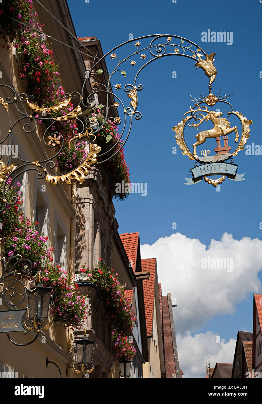 Leaping stag hi-res stock photography and images - Alamy