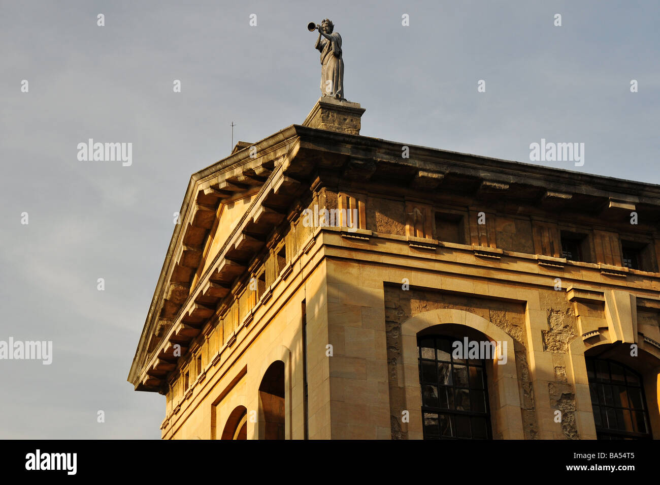 Oxford university statue hi-res stock photography and images - Alamy