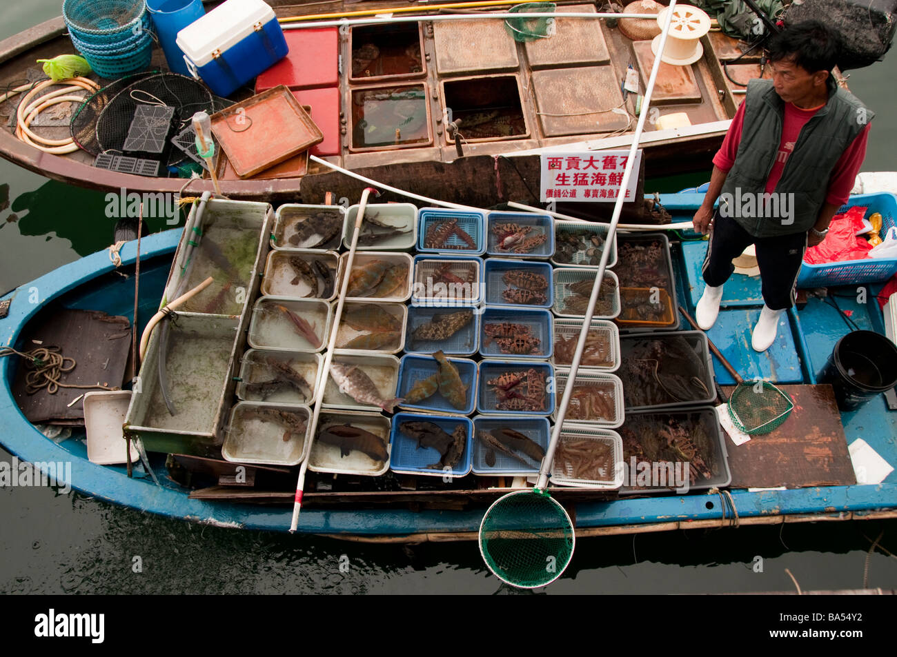 Shop 1 selling fish seafood hi-res stock photography and images - Alamy