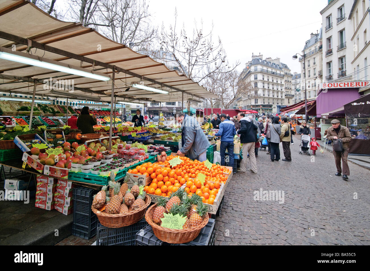 Farmers market local stall paris hi-res stock photography and images ...