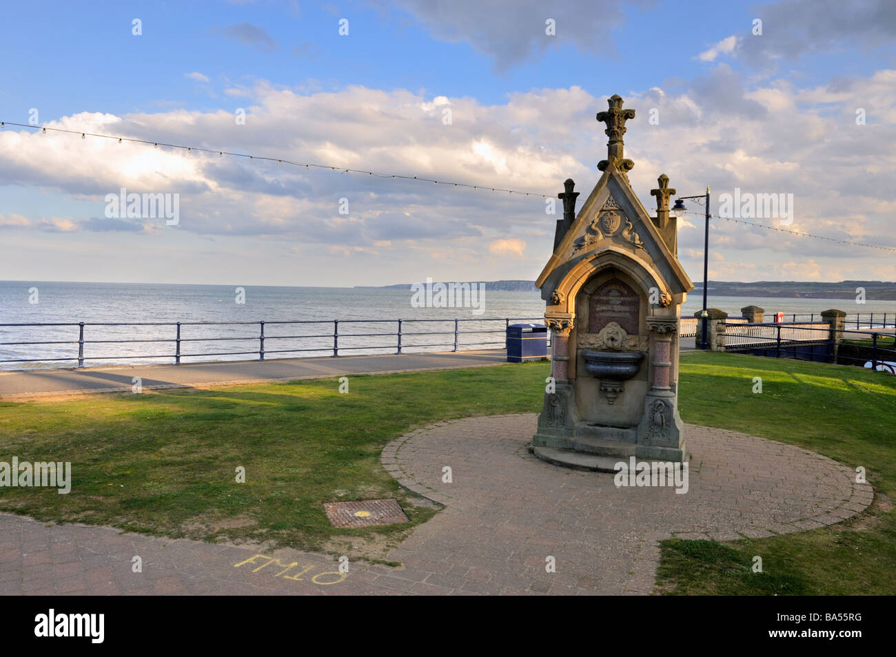 Filey seafront hi-res stock photography and images - Alamy