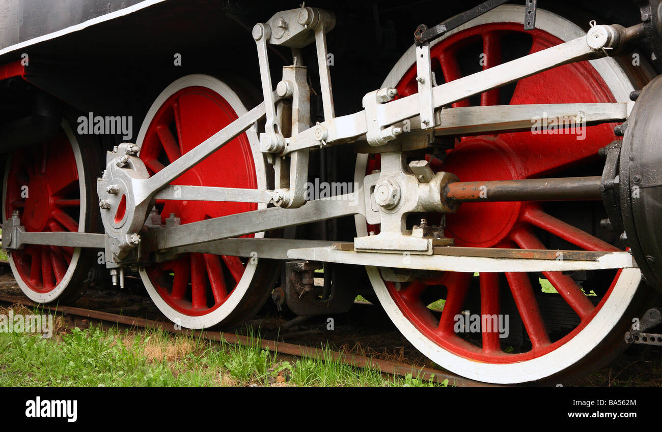 Steam engine steel wheels and propulsion mechanism Stock Photo - Alamy