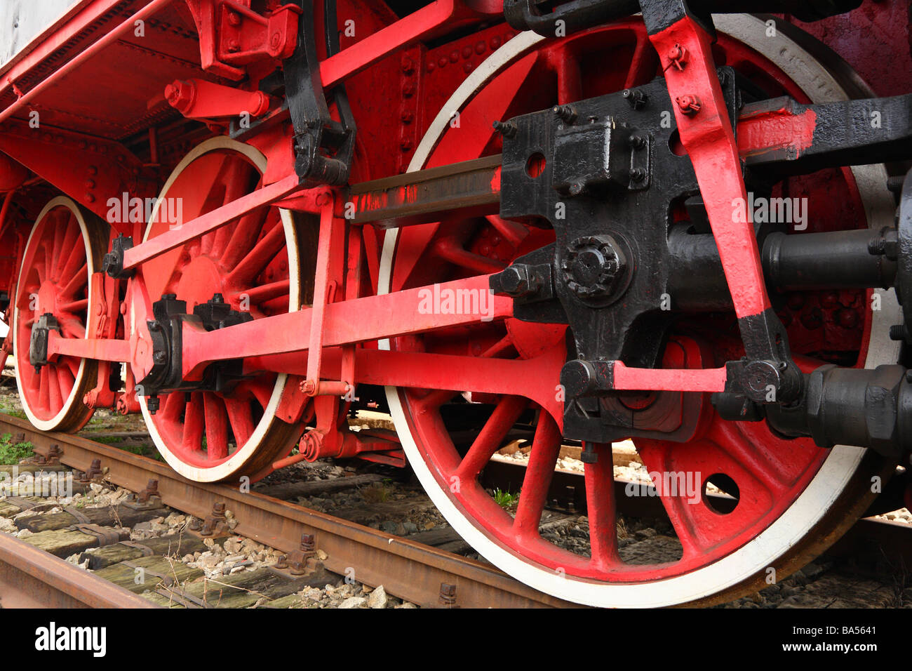 Steam engine steel wheels and propulsion mechanism Stock Photo - Alamy