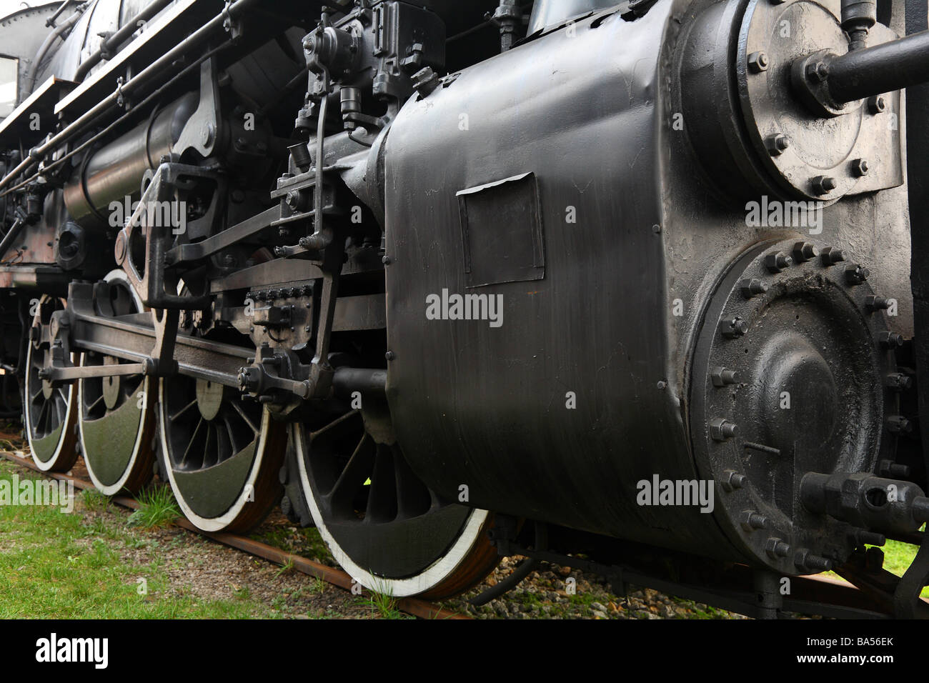 Steam engine steel wheels and propulsion mechanism Stock Photo - Alamy