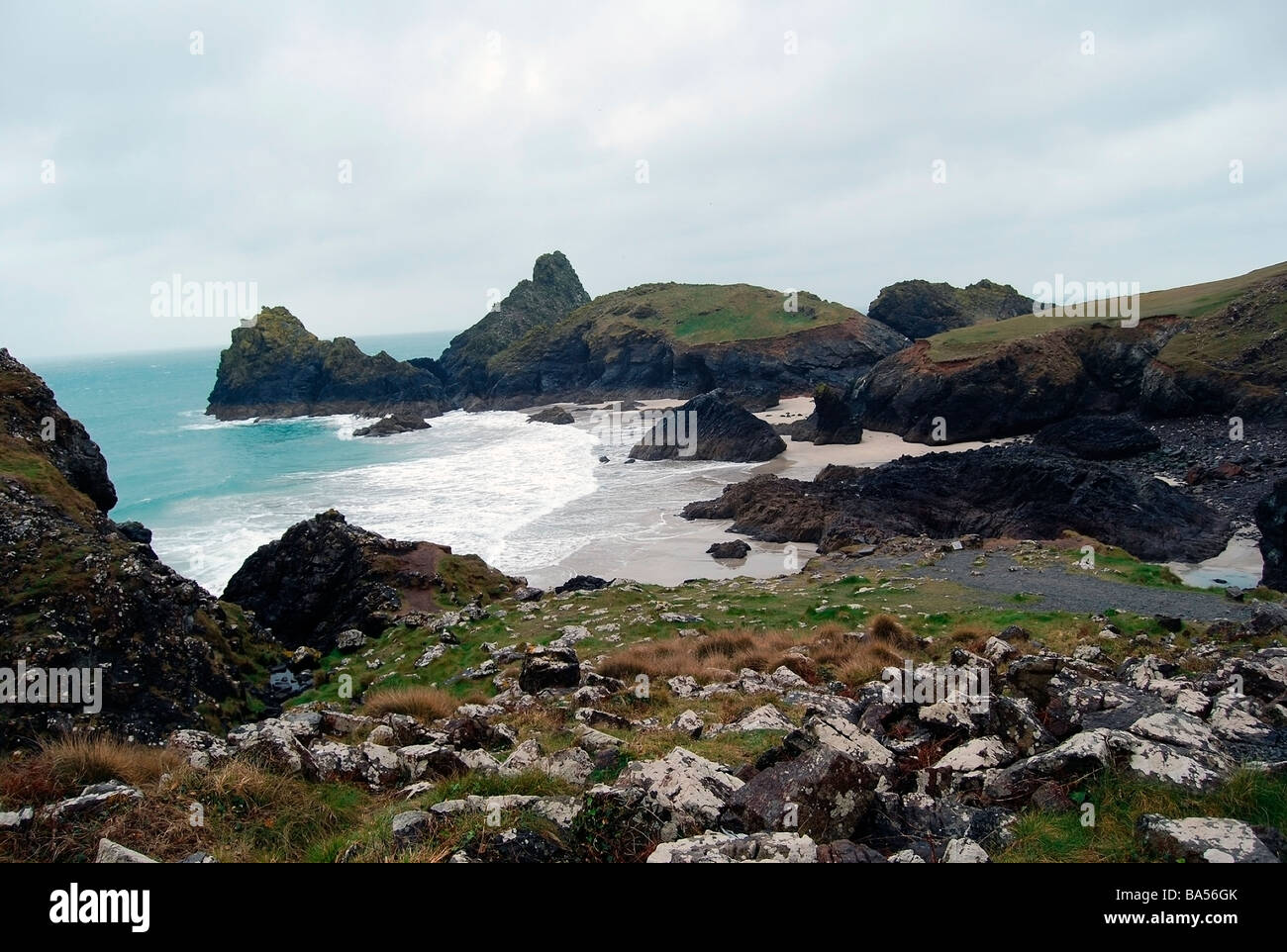 Kynance cove cornwall rocks hi-res stock photography and images - Alamy